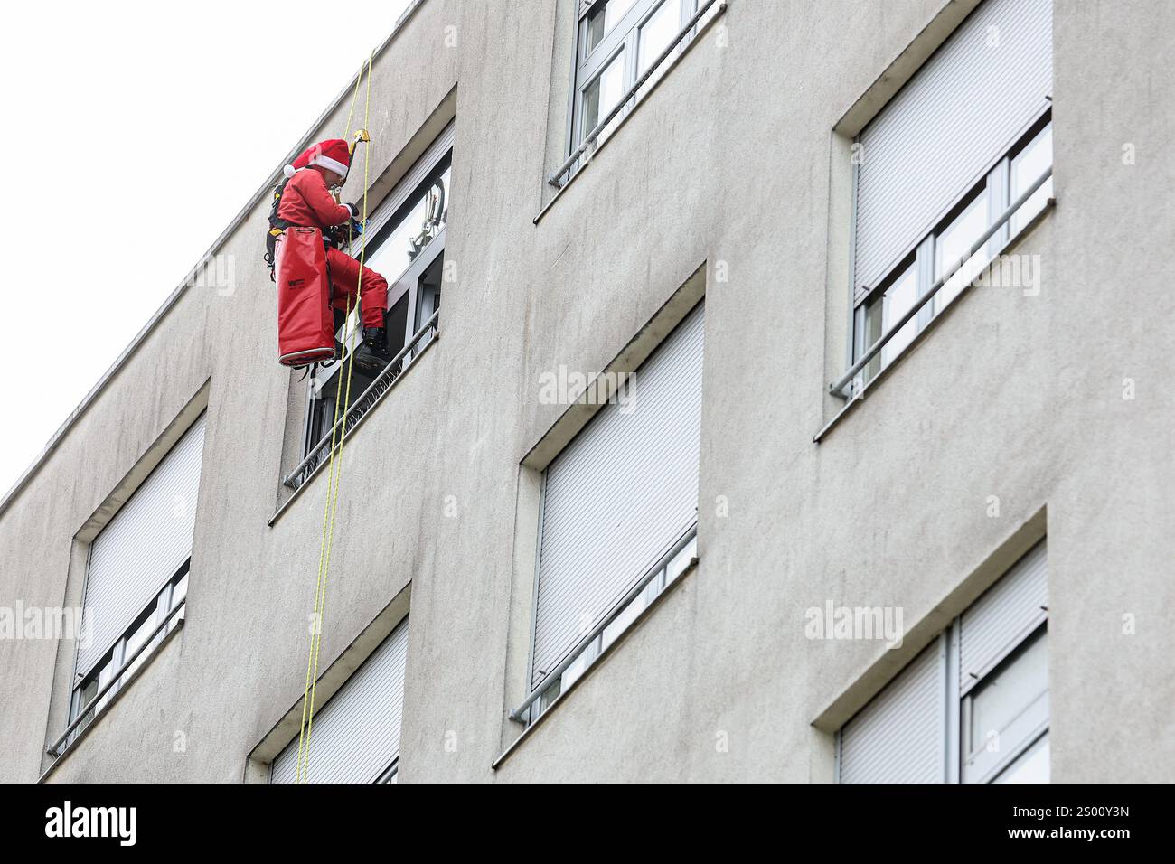 Zagreb, Zagreb. 23rd Dec, 2024. People dressed as Santa Claus rappel ...