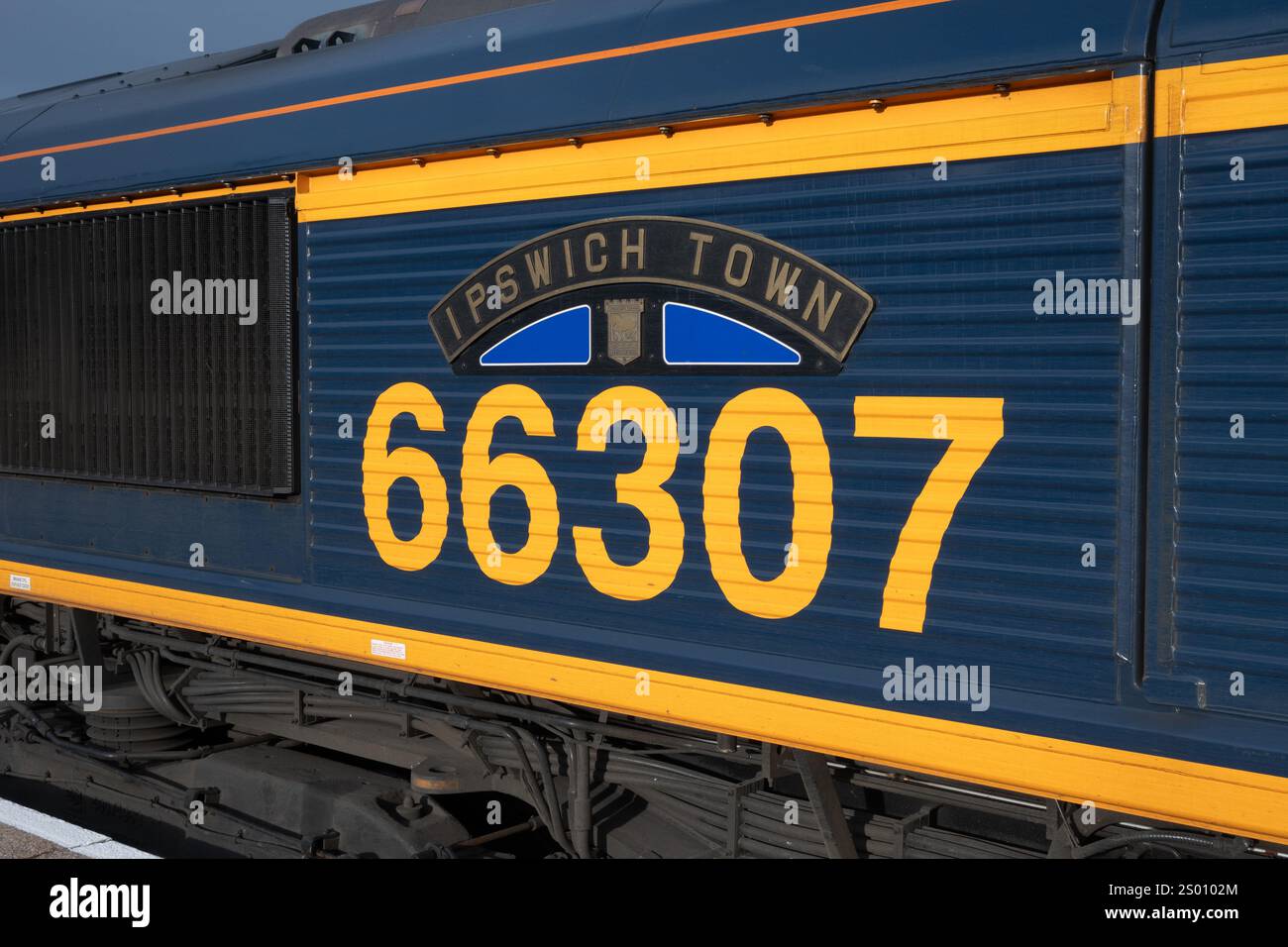 Class 66 diesel locomotive No. 66307 "Ipswich Town" at Leamington Spa ...