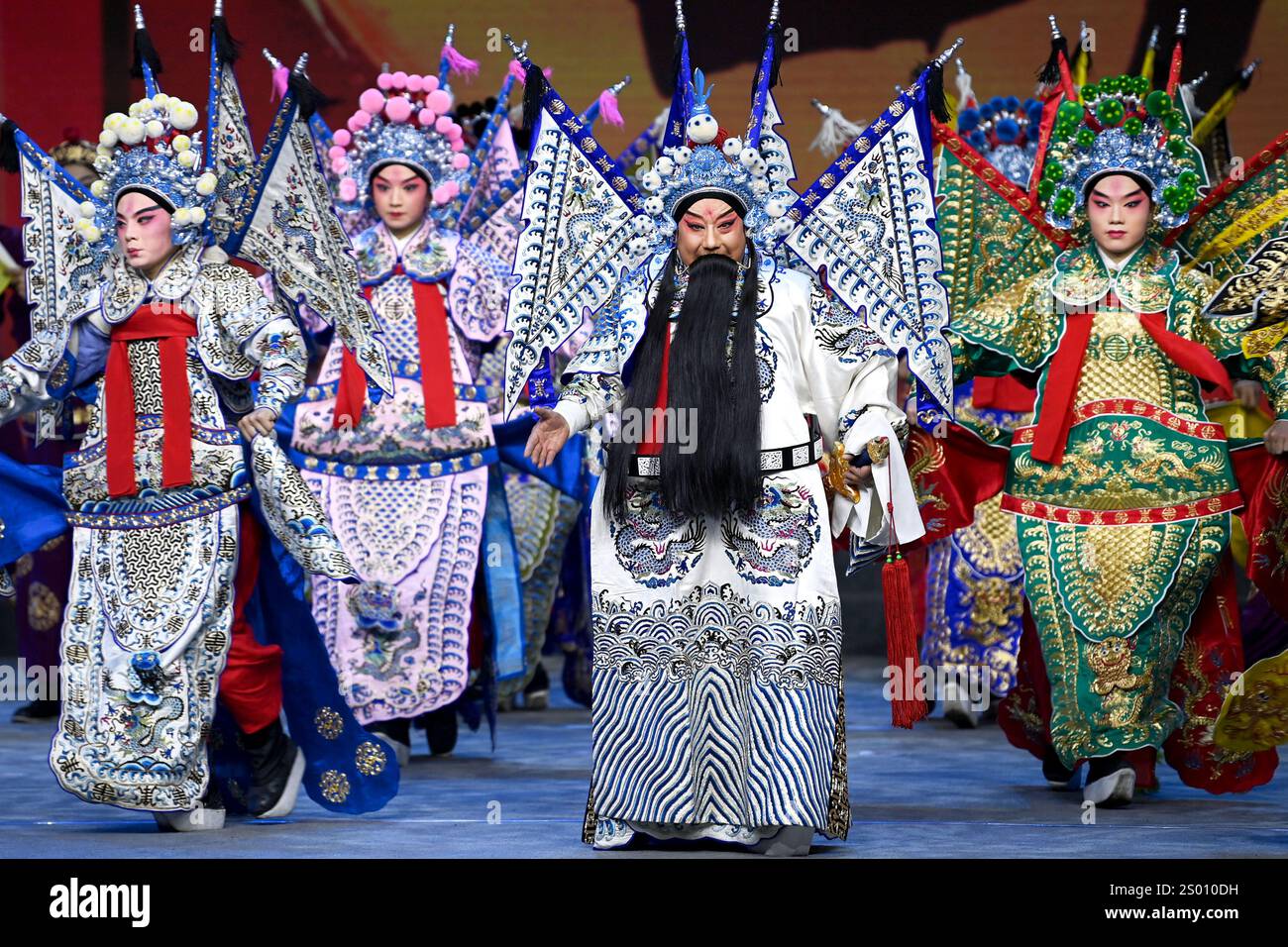 (241223) -- XI'AN, Dec. 23, 2024 (Xinhua) -- Artists perform during the ...