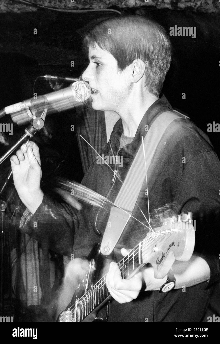 AMELIA FLETCHER, HEAVENLY, 1994: Amelia Fletcher of the Sarah Records ...