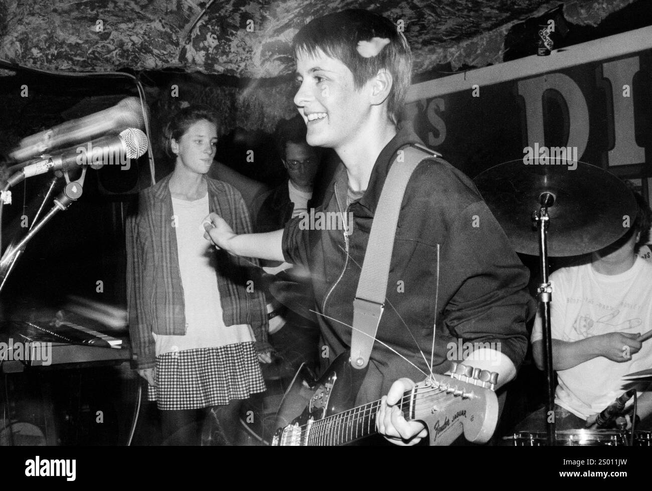 AMELIA FLETCHER, HEAVENLY, 1994: Amelia Fletcher of the Sarah Records ...