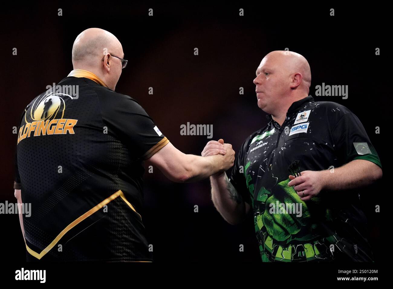 Martin Lukeman (right) congratulates Anderew Gilding on his victory ...