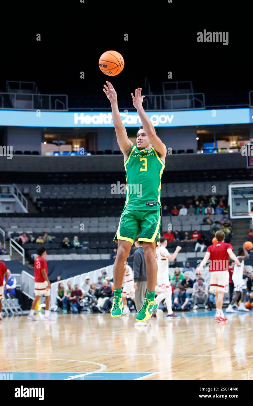 SAN JOSE, CA - DECEMBER 21: Oregon Ducks guard Jackson Shelstad (3 ...