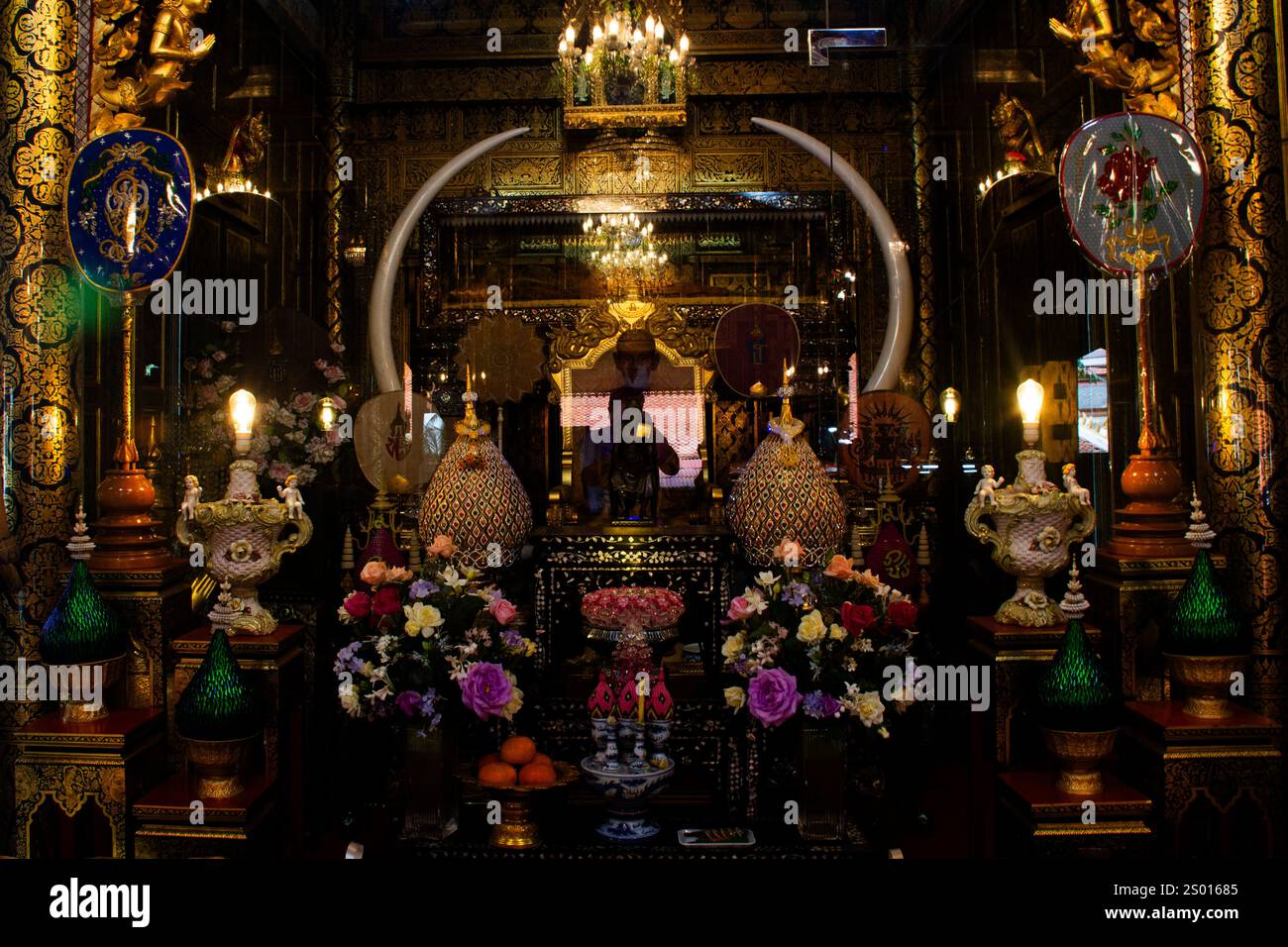 Luang por nueang hi-res stock photography and images - Alamy