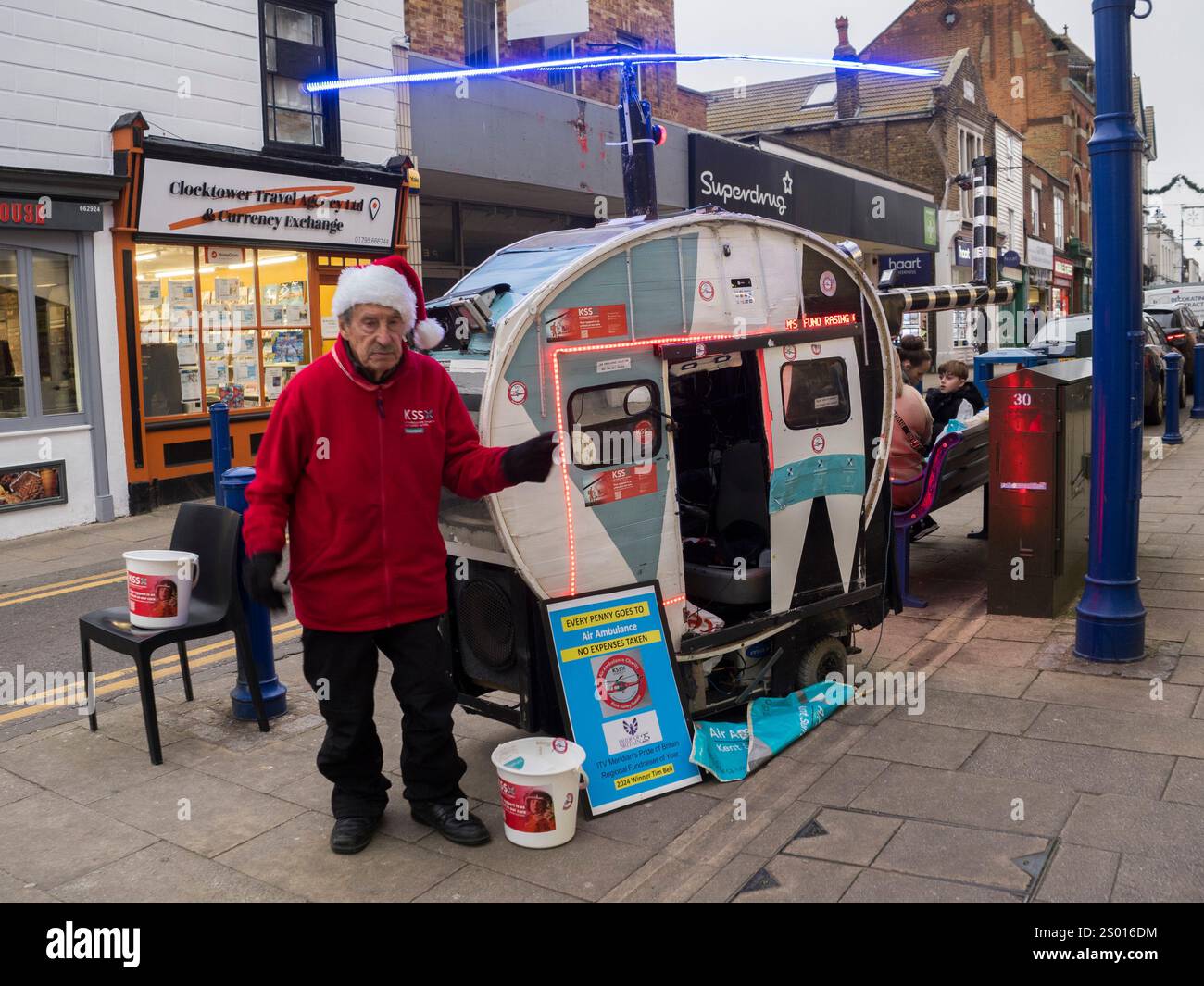 Sheerness, Kent, UK. 23rd Dec, 2024. Festive fundraiser: 79-yr-old ...