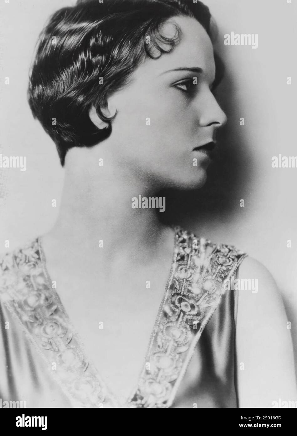 Louise Brooks portrait photograph by Eugene Robert Richee. (Paramount ...