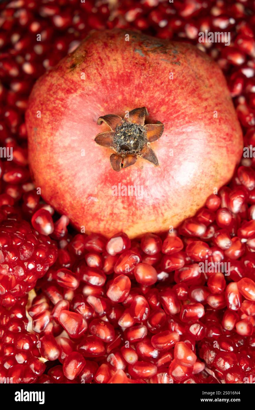 A whole pomegranate and pomegranate grains close-up Stock Photo - Alamy