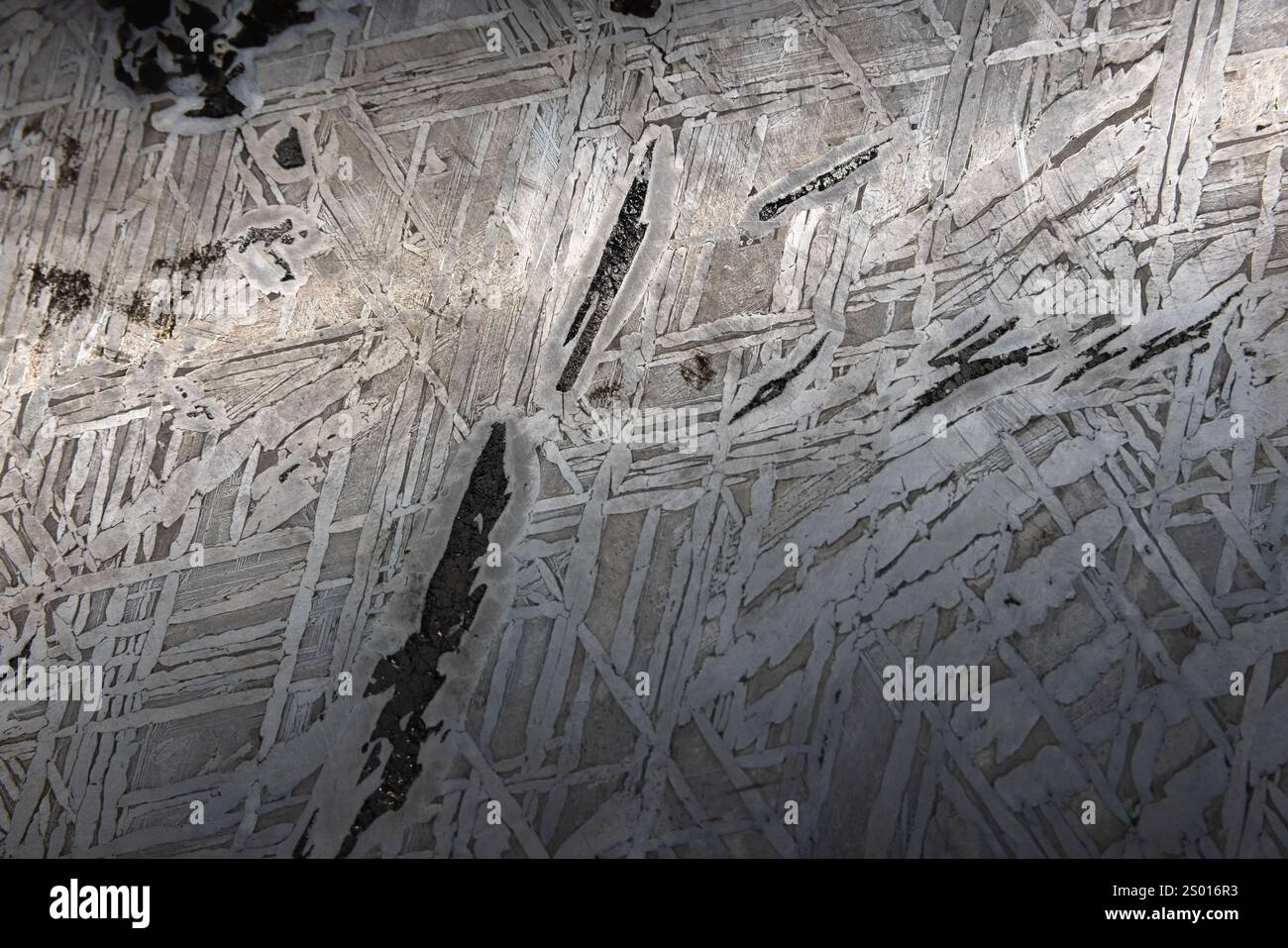 Polished meteorite surface with chaotic metallic crysal pattern ...