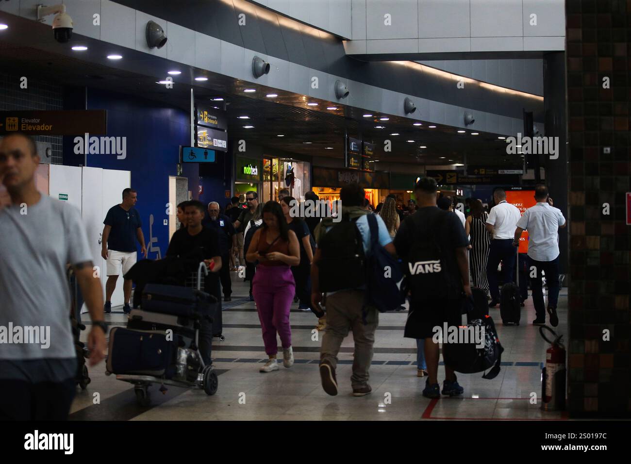 PE - RECIFE - 12/23/2024 - RECIFE, AIRPORT MOVEMENT - Passenger ...