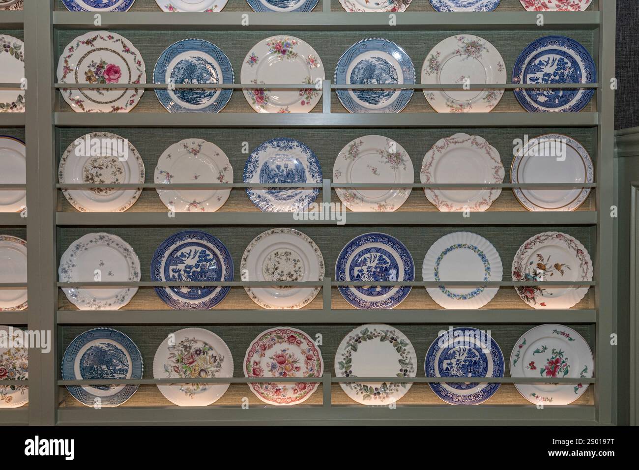 Vintage antique plate collection, Pennsylvania USA Stock Photo - Alamy