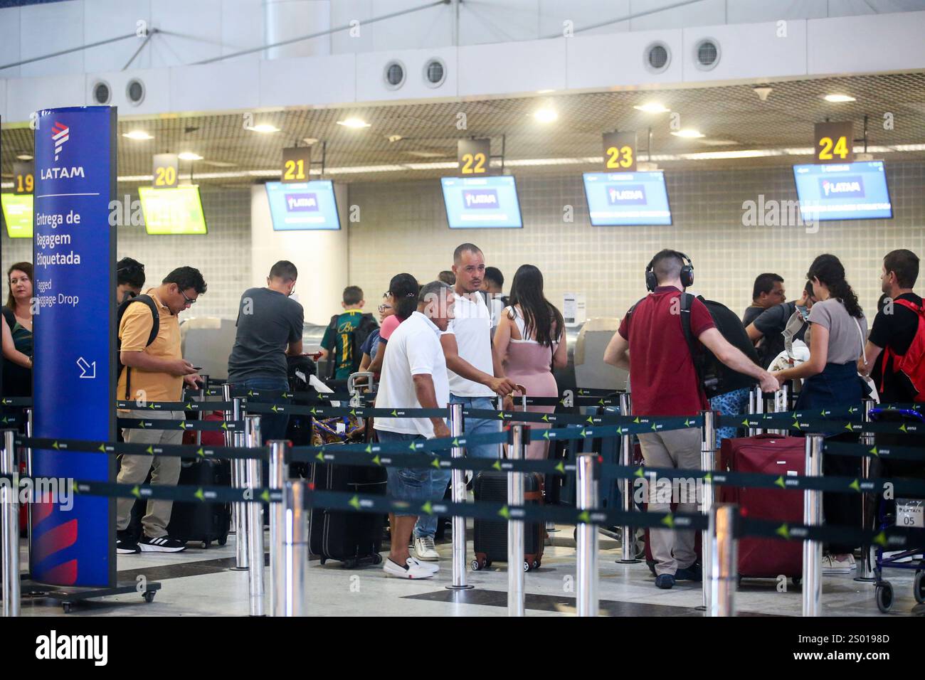 PE - RECIFE - 12/23/2024 - RECIFE, AIRPORT MOVEMENT - Passenger ...