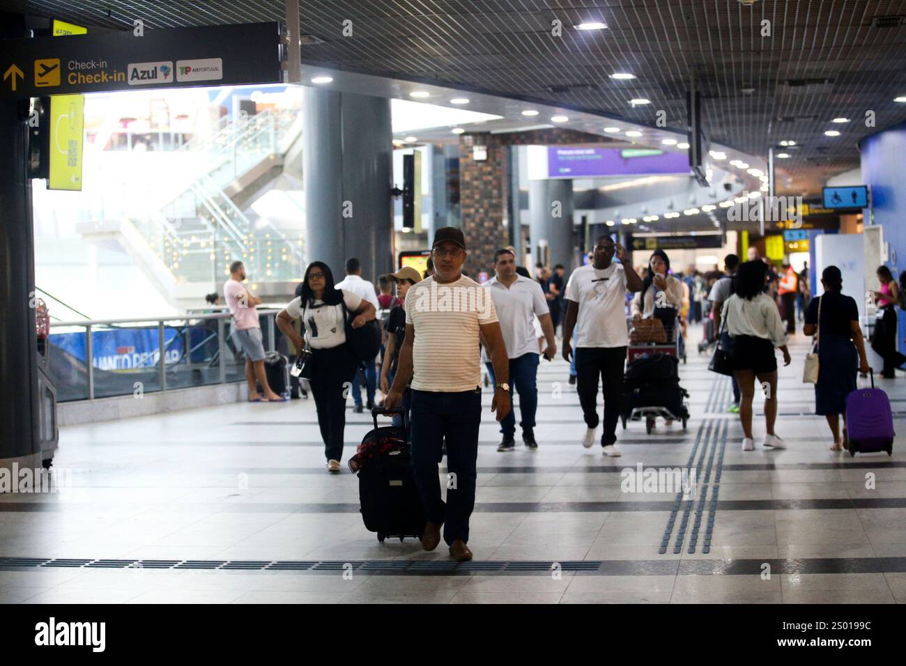 PE - RECIFE - 12/23/2024 - RECIFE, AIRPORT MOVEMENT - Passenger ...