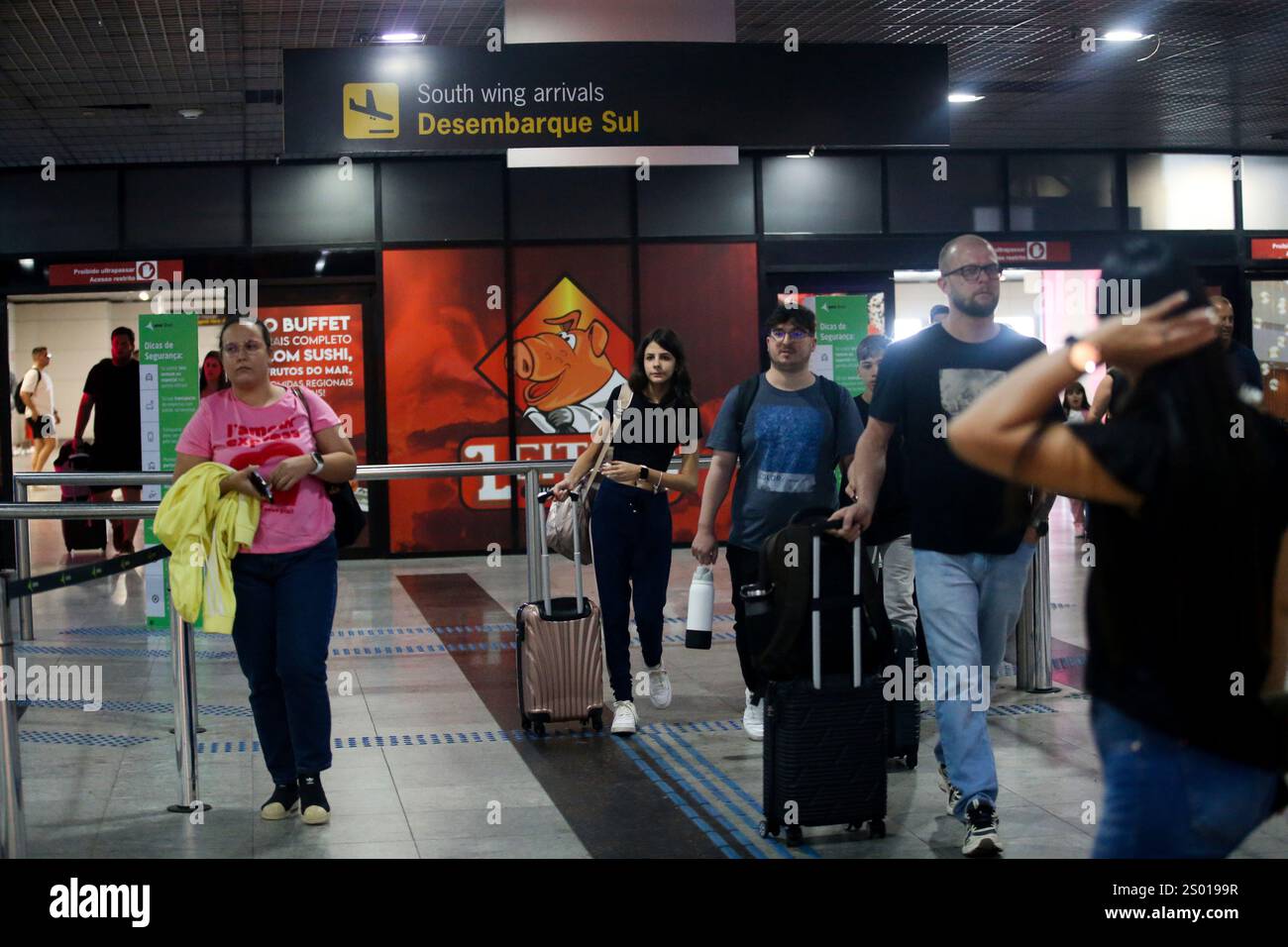 PE - RECIFE - 12/23/2024 - RECIFE, AIRPORT MOVEMENT - Passenger ...
