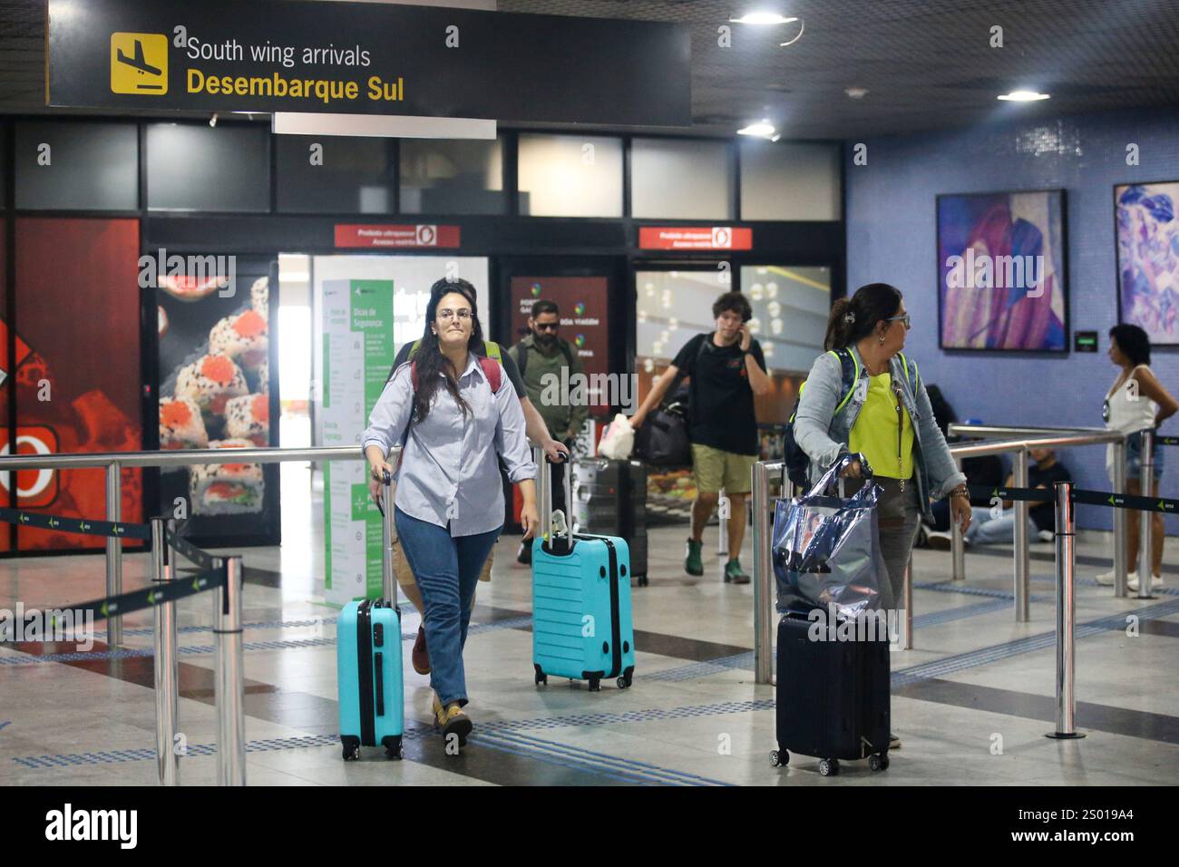 PE - RECIFE - 12/23/2024 - RECIFE, AIRPORT MOVEMENT - Passenger ...