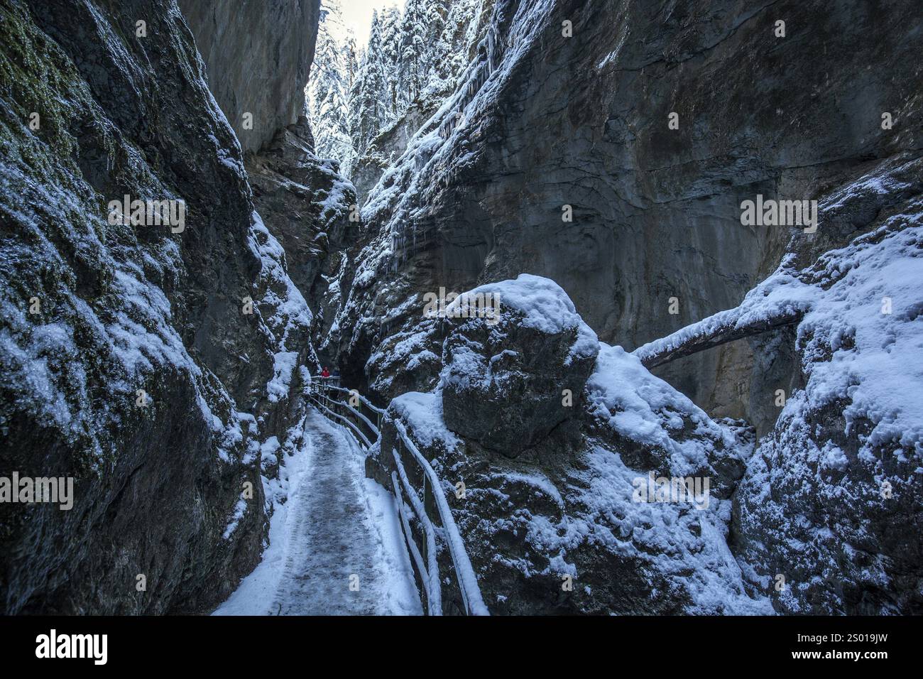 Winter, snowy landscape, hiking trail through the Breitachklamm gorge ...