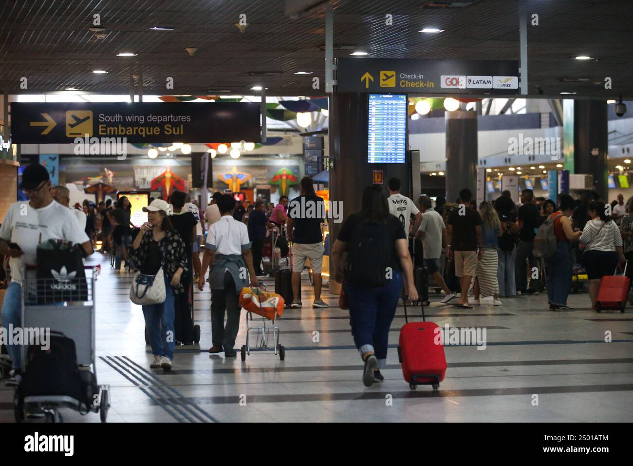 PE - RECIFE - 12/23/2024 - RECIFE, AIRPORT MOVEMENT - Passenger ...