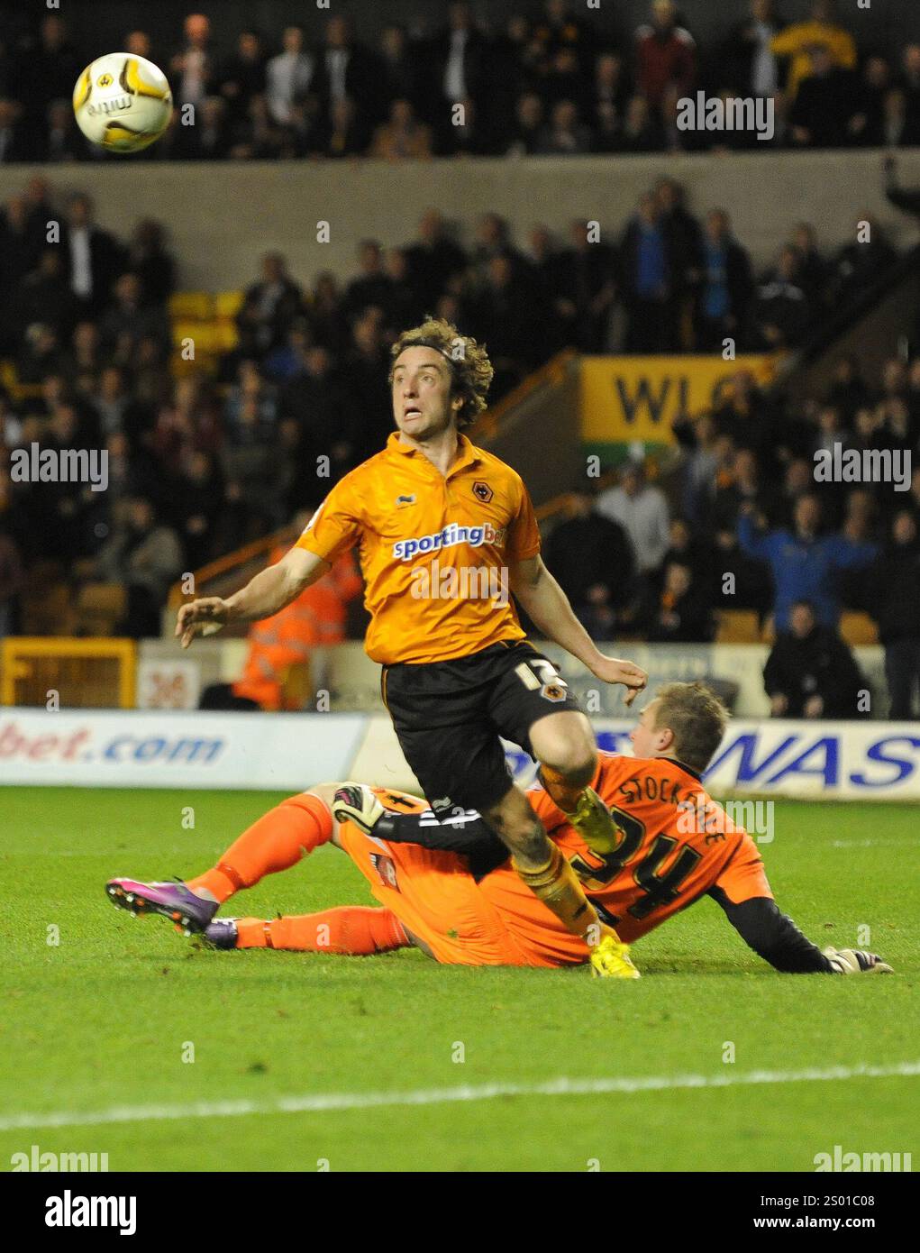 Stephen Hunt of Wolverhampton Wanderers and David Stockdale of Hull ...