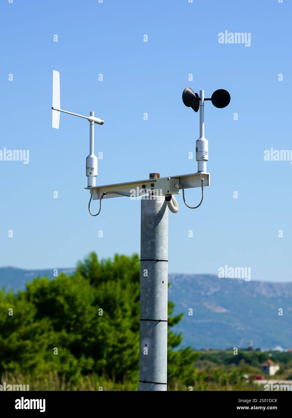 Weather station for automatic measurement of weather parameters, tool ...