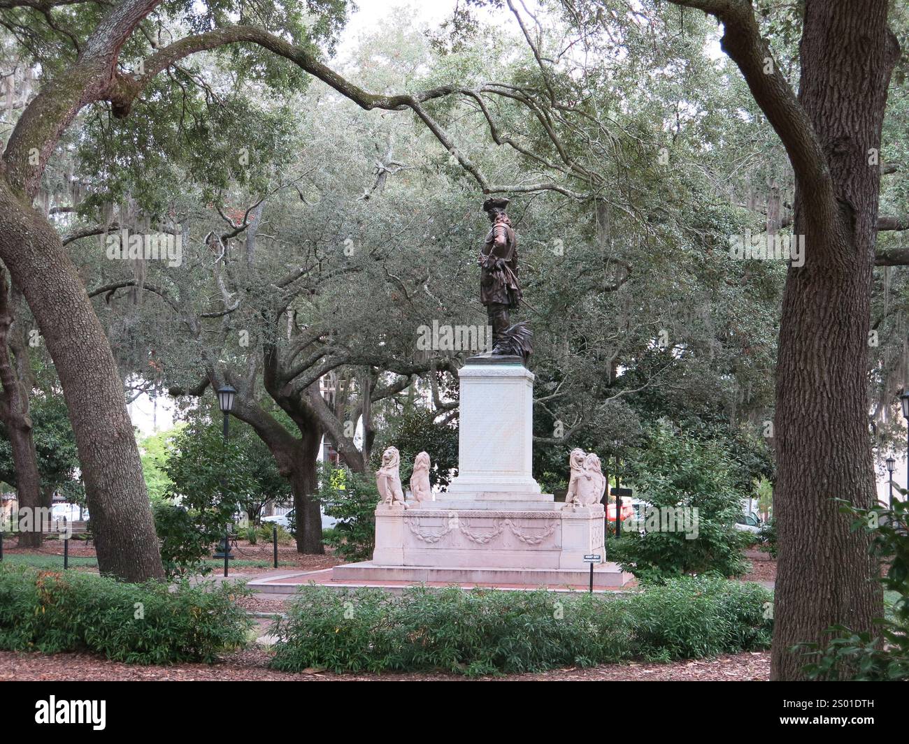 Chippewa Square Park Memorial Statue Savannah Georgia Stock Photo - Alamy