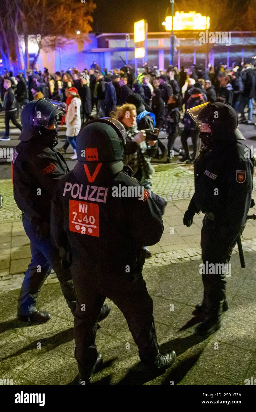 Magdeburg, Germany. 23rd Dec, 2024. Police officers accompany an AfD ...
