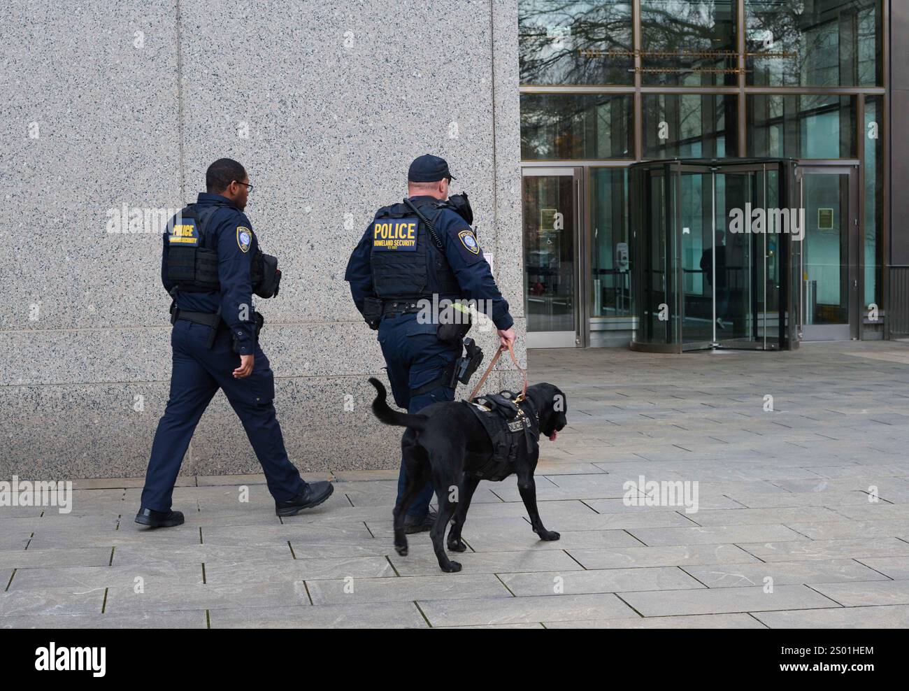 New York, New York, USA. 19th Dec, 2024. DHT Counterterrorism officers ...