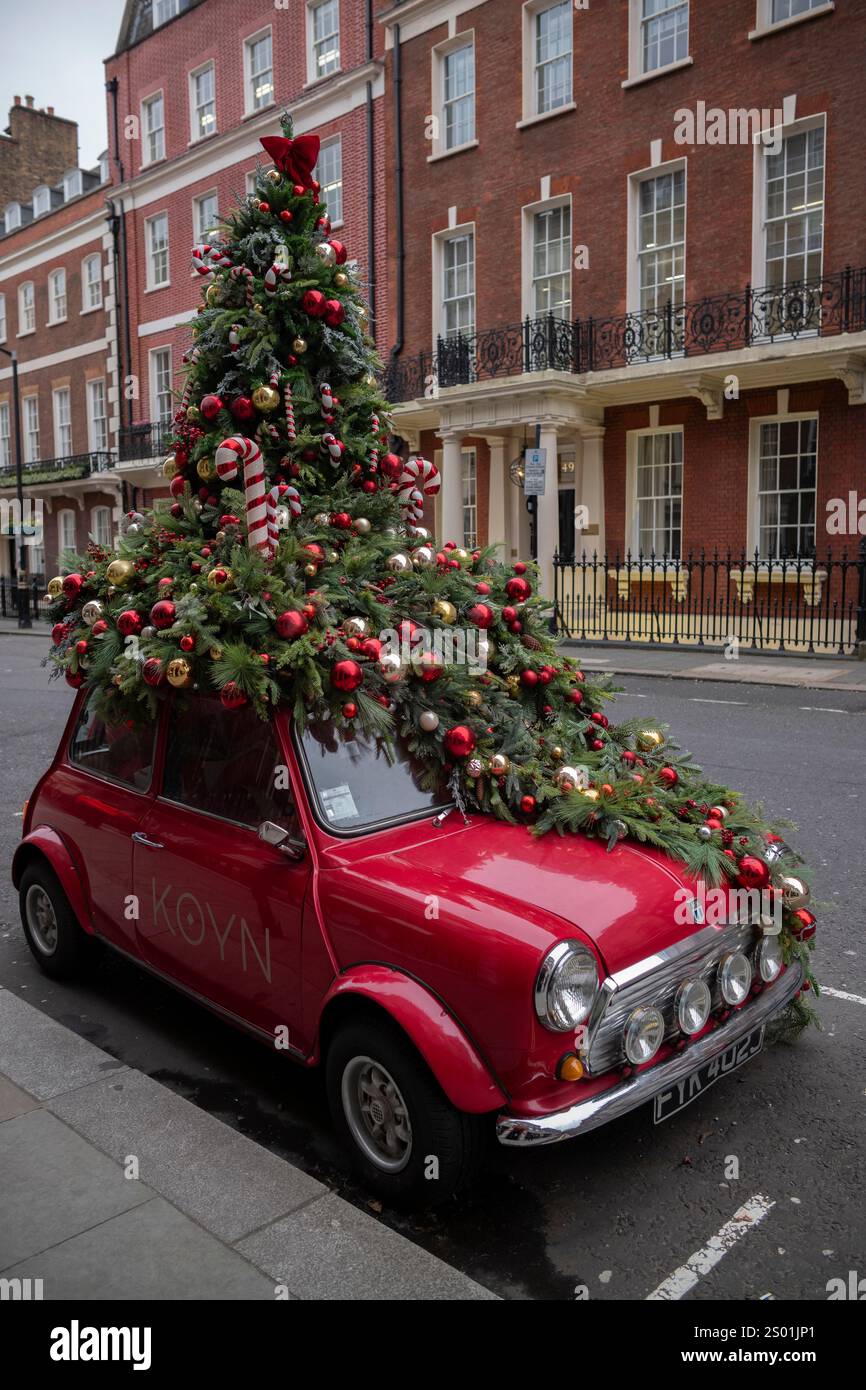 Christmas tree car roof hi-res stock photography and images - Alamy