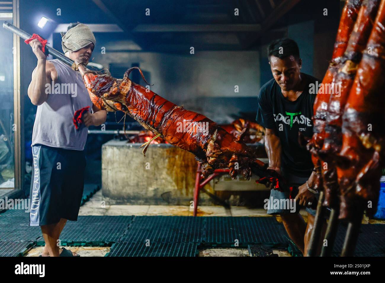 Metro Manila, Metro Manila, Philippines. 23rd Dec, 2024. Workers ...