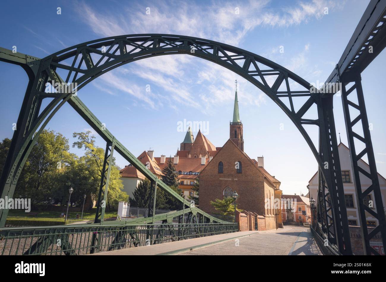 Tumski Bridge and stunning views of Cathedral Island's historic ...