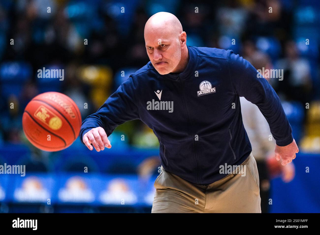 Denis Wucherer (Skyliners Frankfurt, Trainer) am Ball, GER, Skyliners ...