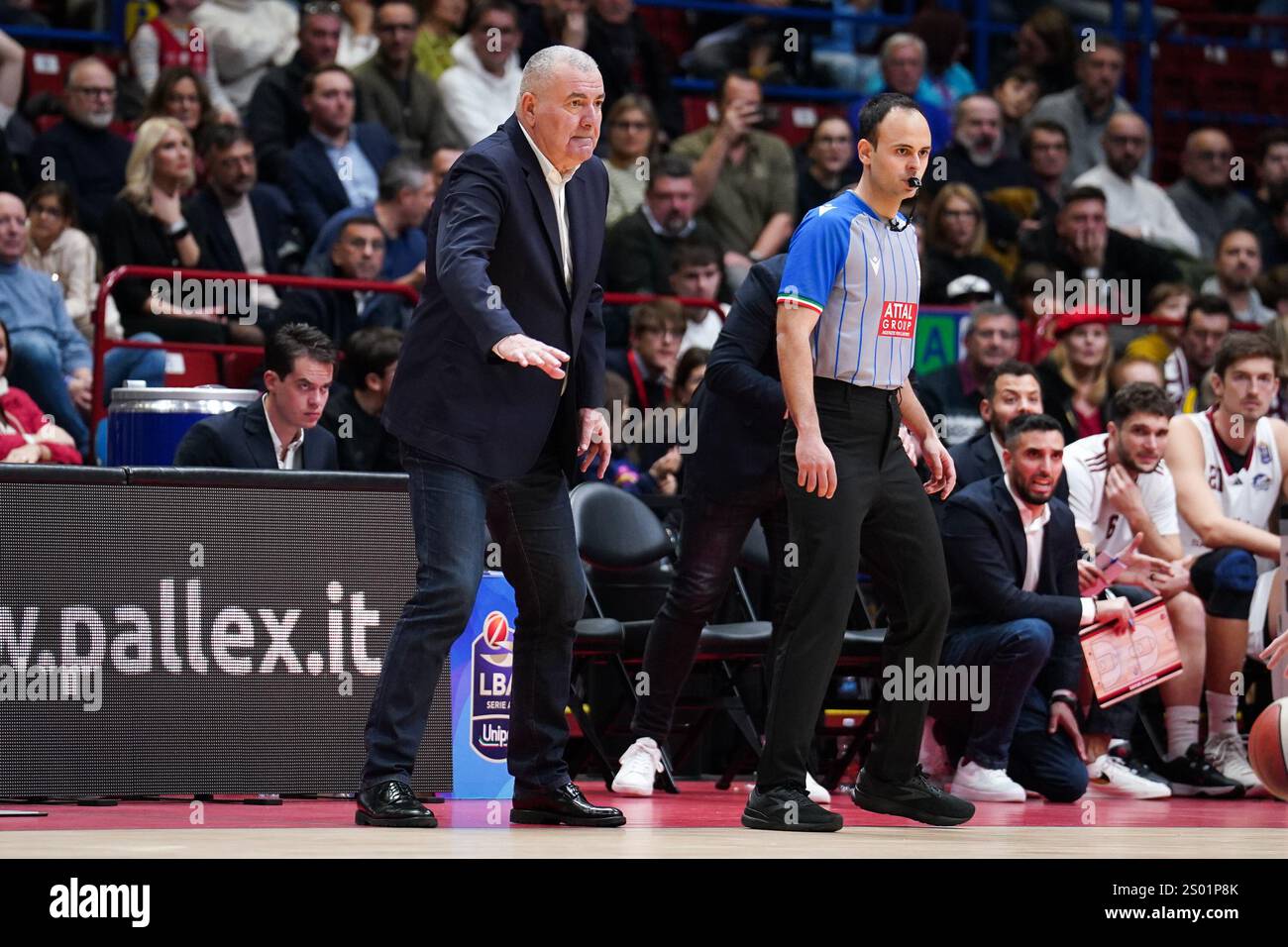 EA7 EMPORIO ARMANI MILANO VS. TRAPANI SHARK, NELLA FOTO HEAD COACH ...