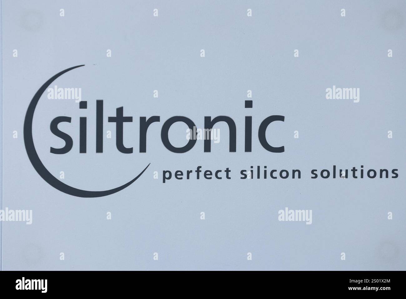 Schriftzug / Logo des Unternehmens Siltronic am 23.12.2024 in München ...