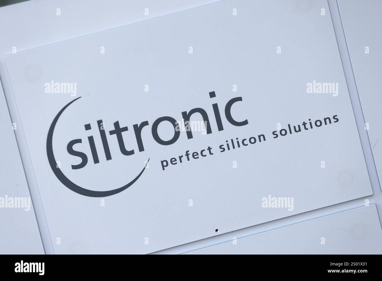Schriftzug / Logo des Unternehmens Siltronic am 23.12.2024 in München ...