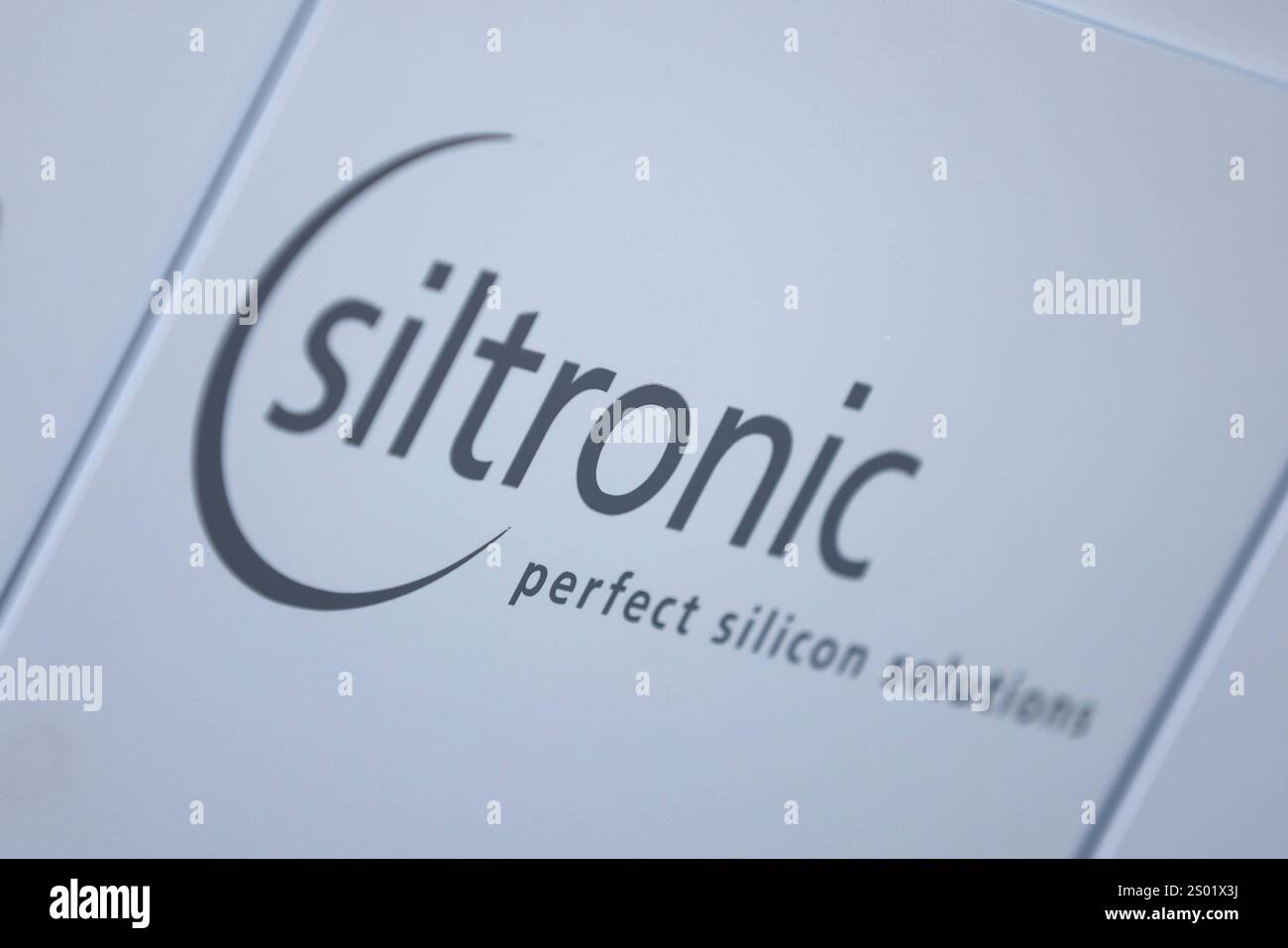 Schriftzug / Logo des Unternehmens Siltronic am 23.12.2024 in München ...