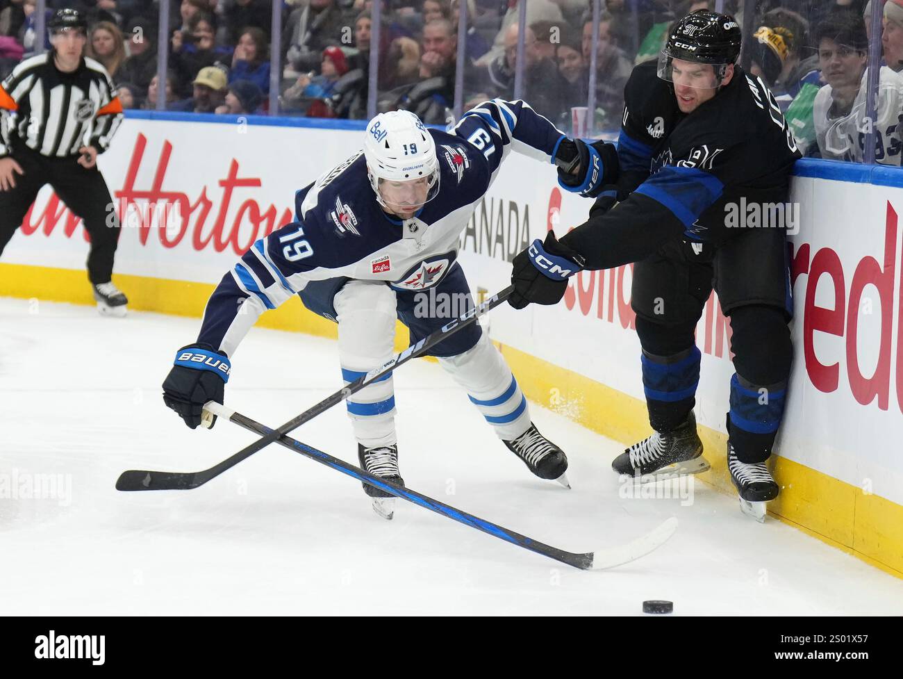 Toronto Maple Leafs centre John Tavares (91) battles with Winnipeg Jets ...