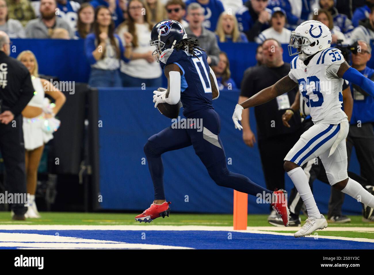 Tennessee Titans wide receiver Calvin Ridley (0) catches a pass against ...