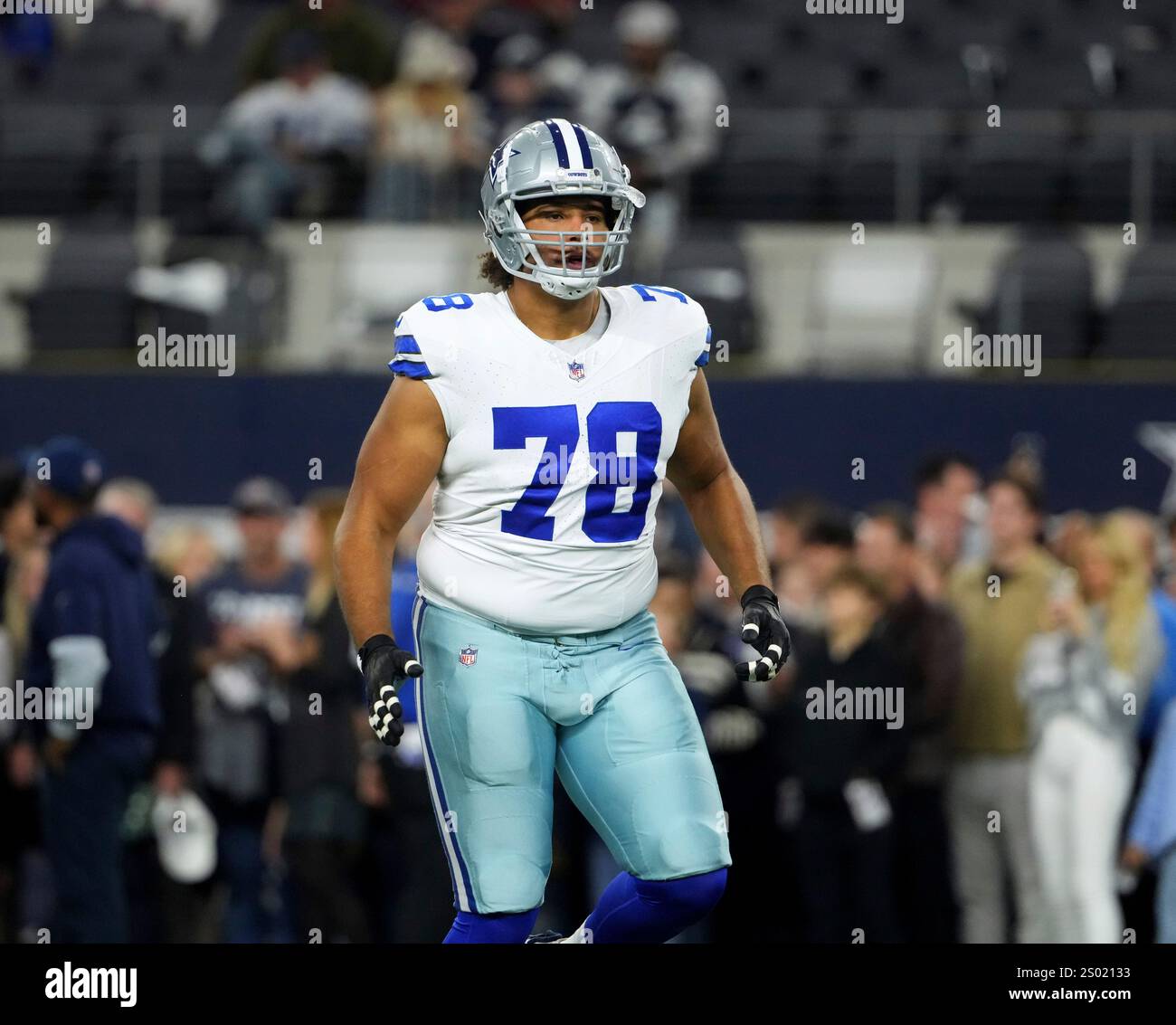 Dallas Cowboys offensive tackle Terence Steele warms up before a ...