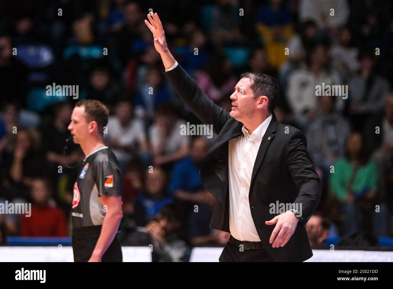 Ty Harrelson (Ratiopharm Ulm, Trainer) gestikuliert, GER, Skyliners ...