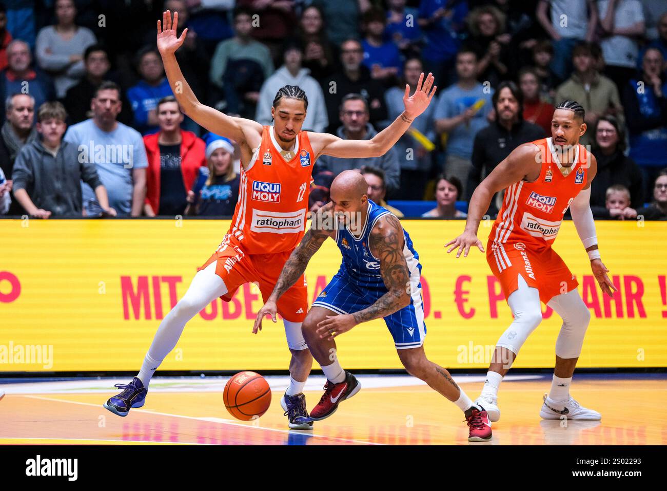 Frankfurt Am Main, Deutschland. 23rd Dec, 2024. Noa Essengue ...