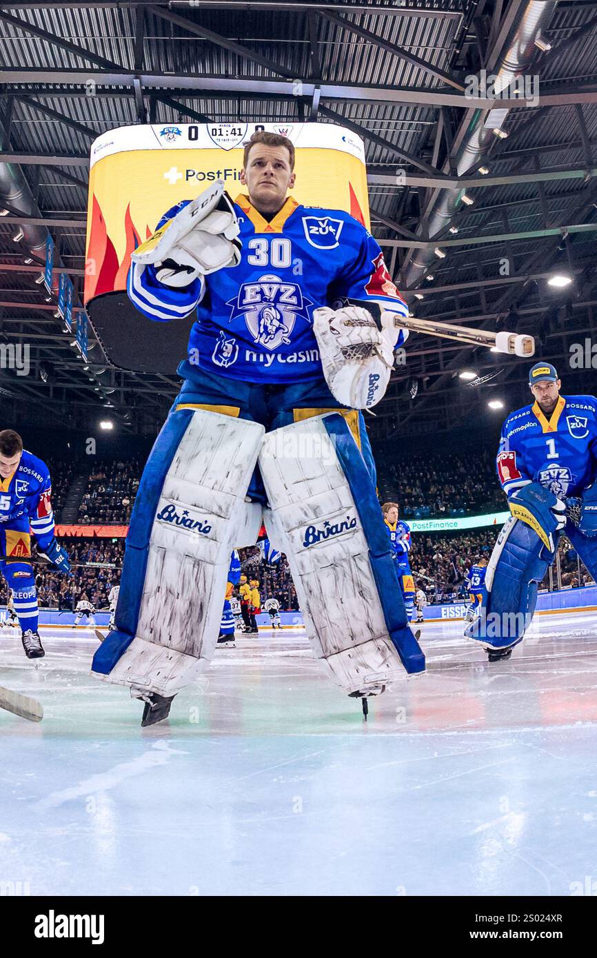 Goalkeeper Leonardo Genoni #30 (EV Zug) from the NetCam perspective ...