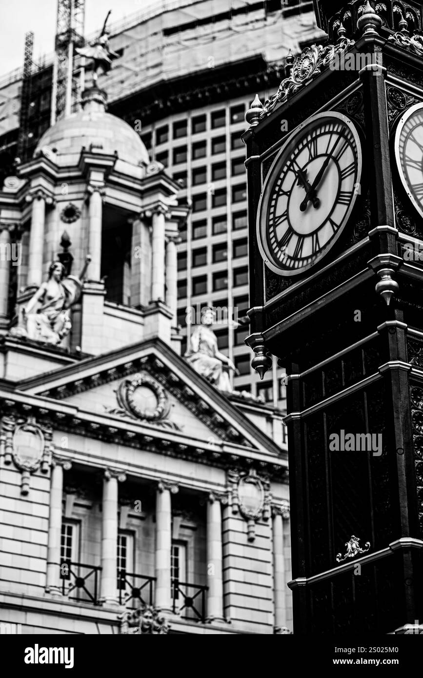 Victoria Palace Theatre Stock Photo - Alamy