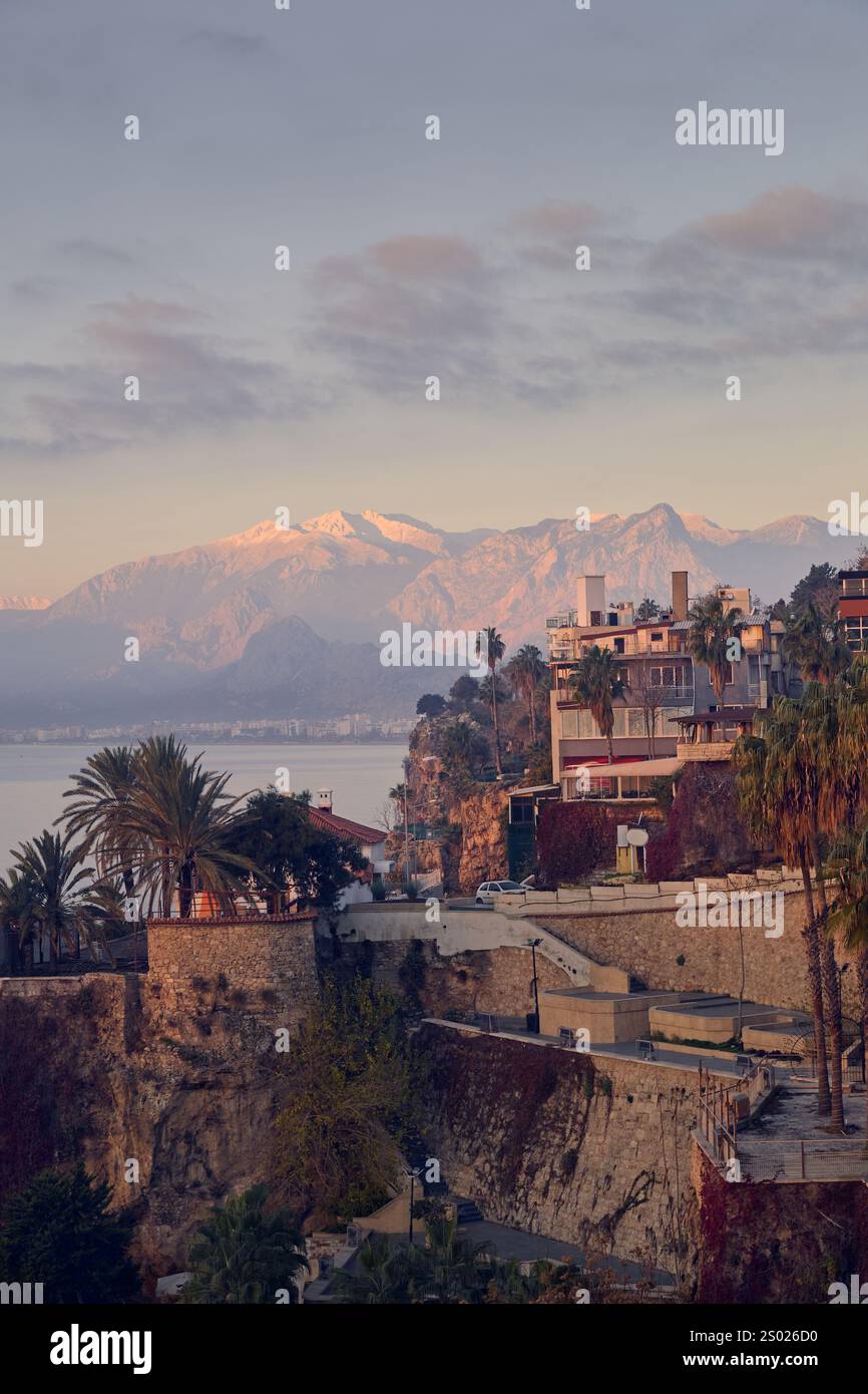 City in mountains coast hi-res stock photography and images - Alamy