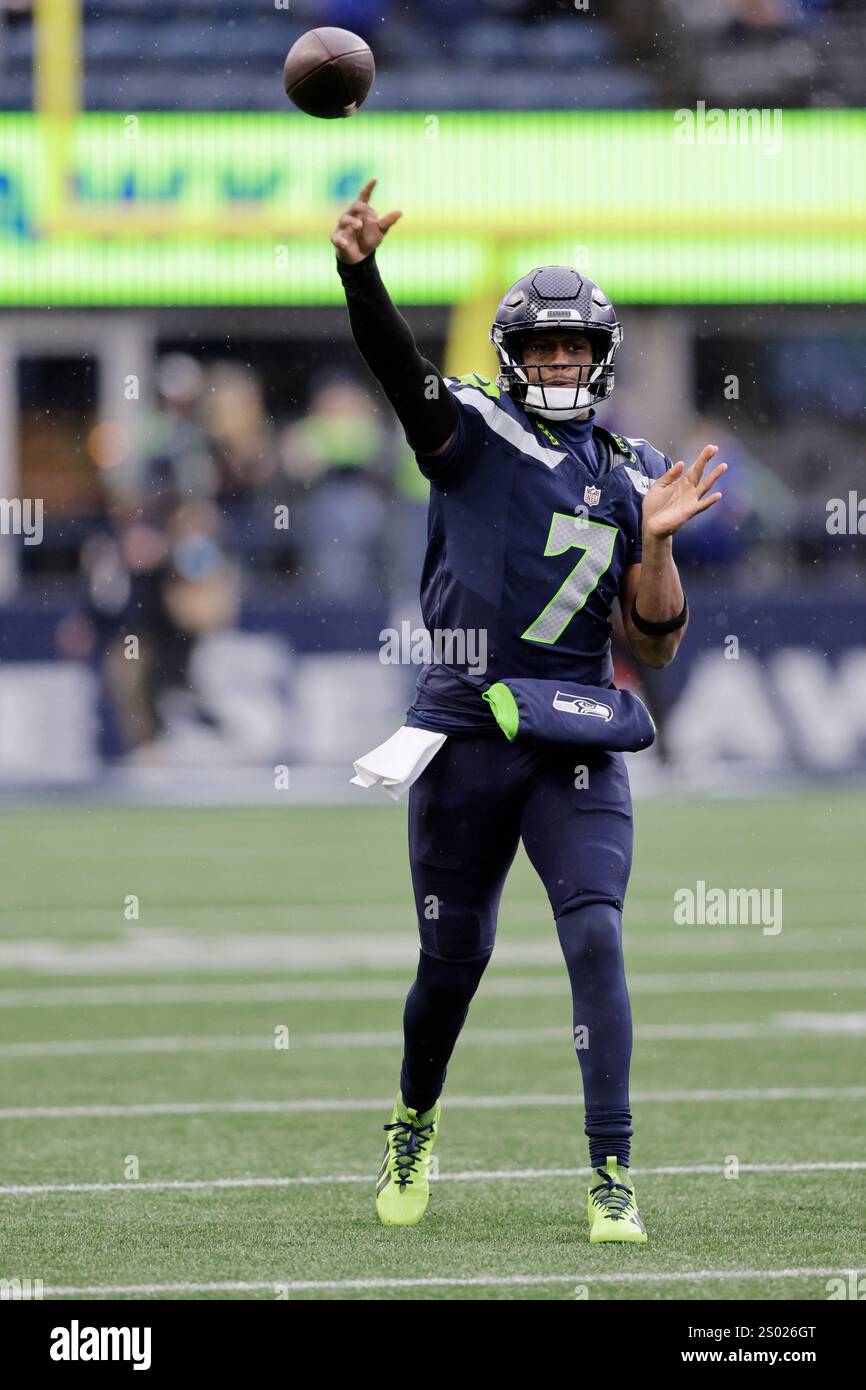 Seattle Seahawks quarterback Geno Smith (7) warms up before an NFL ...
