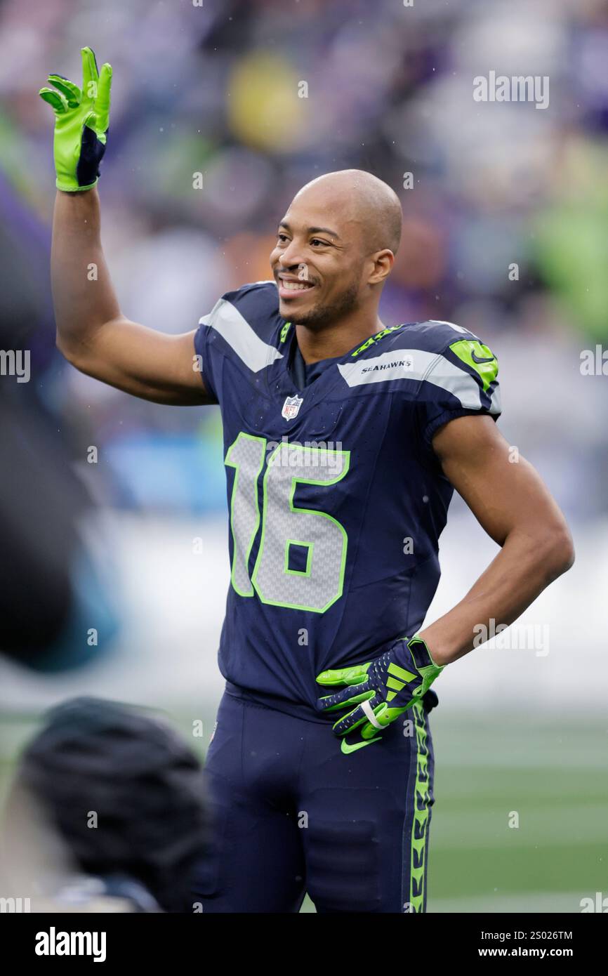 Seattle Seahawks wide receiver Tyler Lockett (16) waves as he is ...