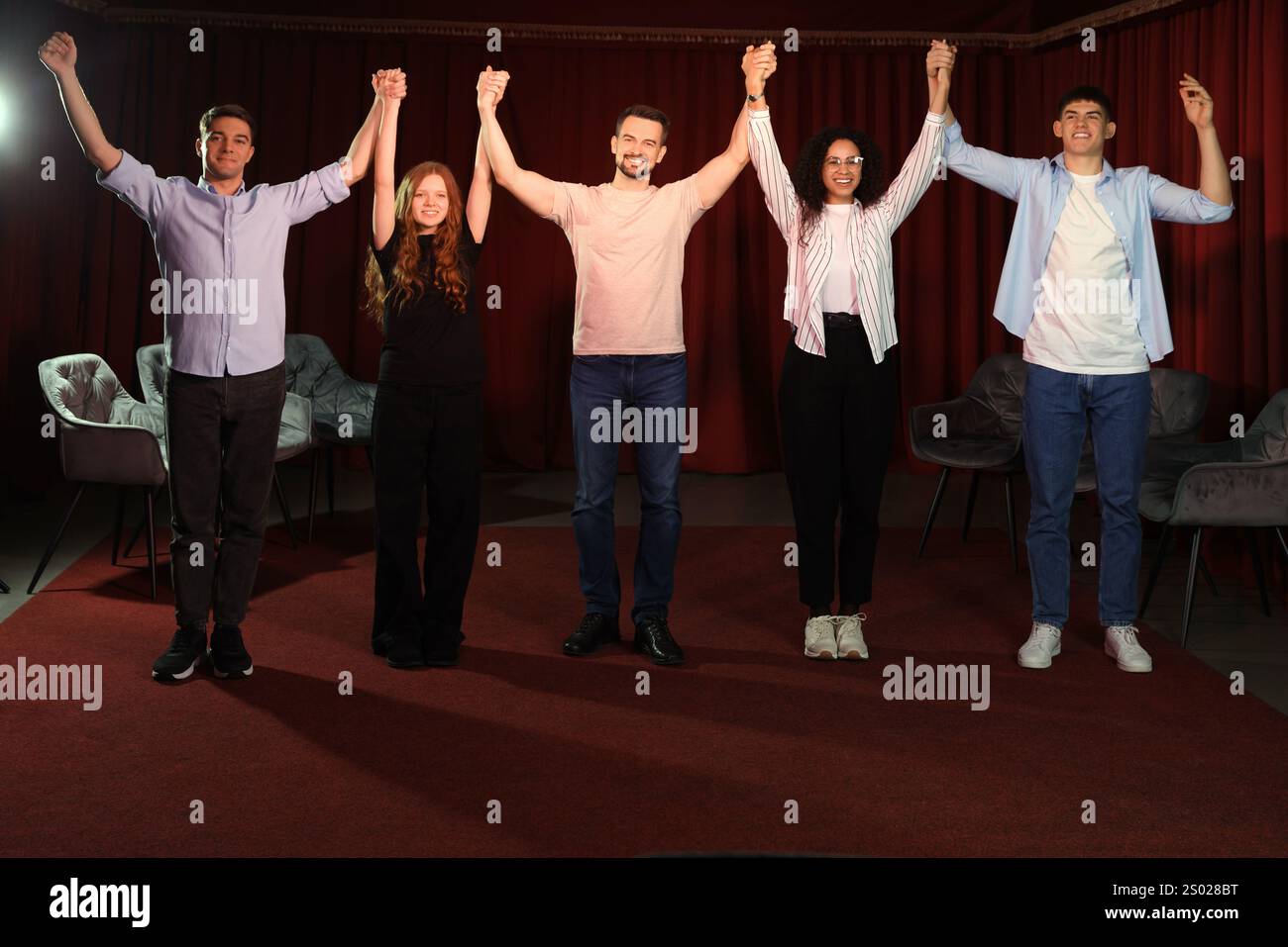 Professional actors bowing on stage in theatre Stock Photo - Alamy