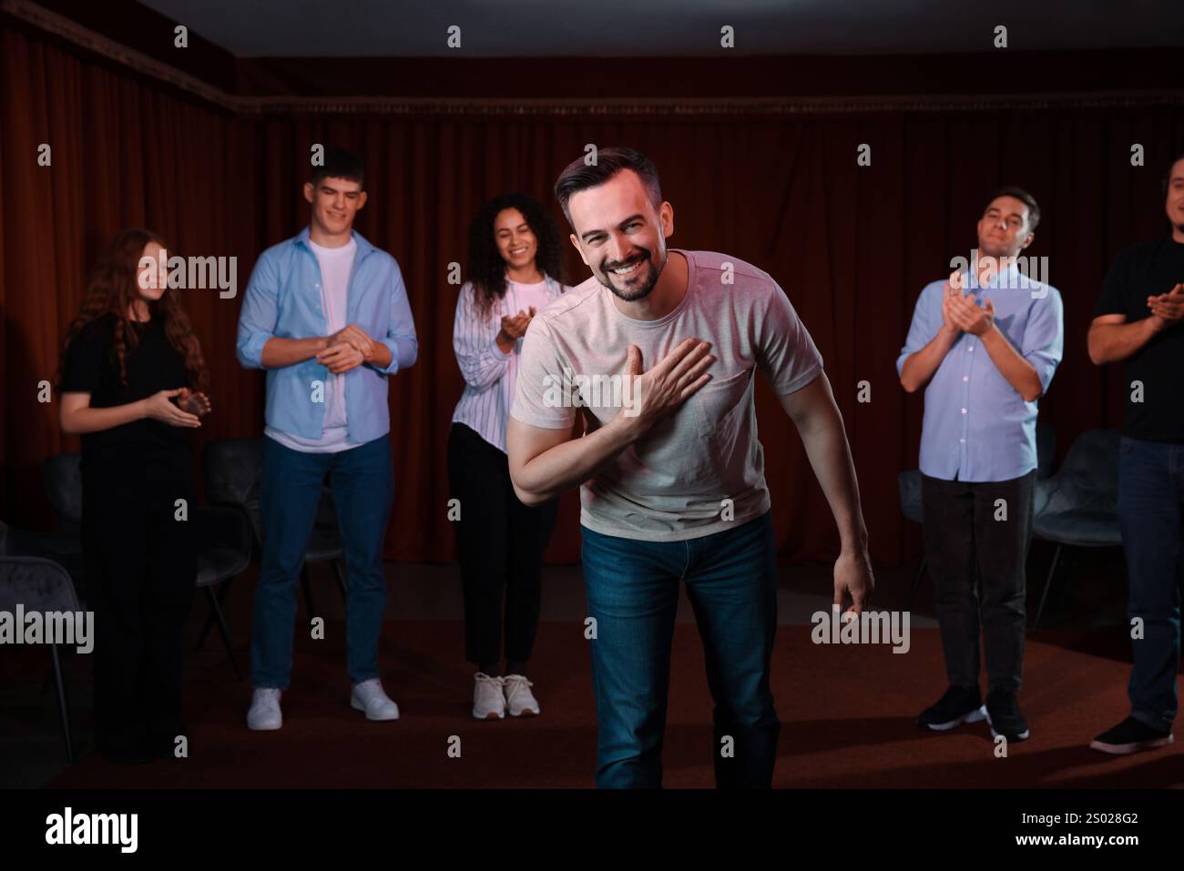 Professional actors bowing on stage in theatre Stock Photo - Alamy
