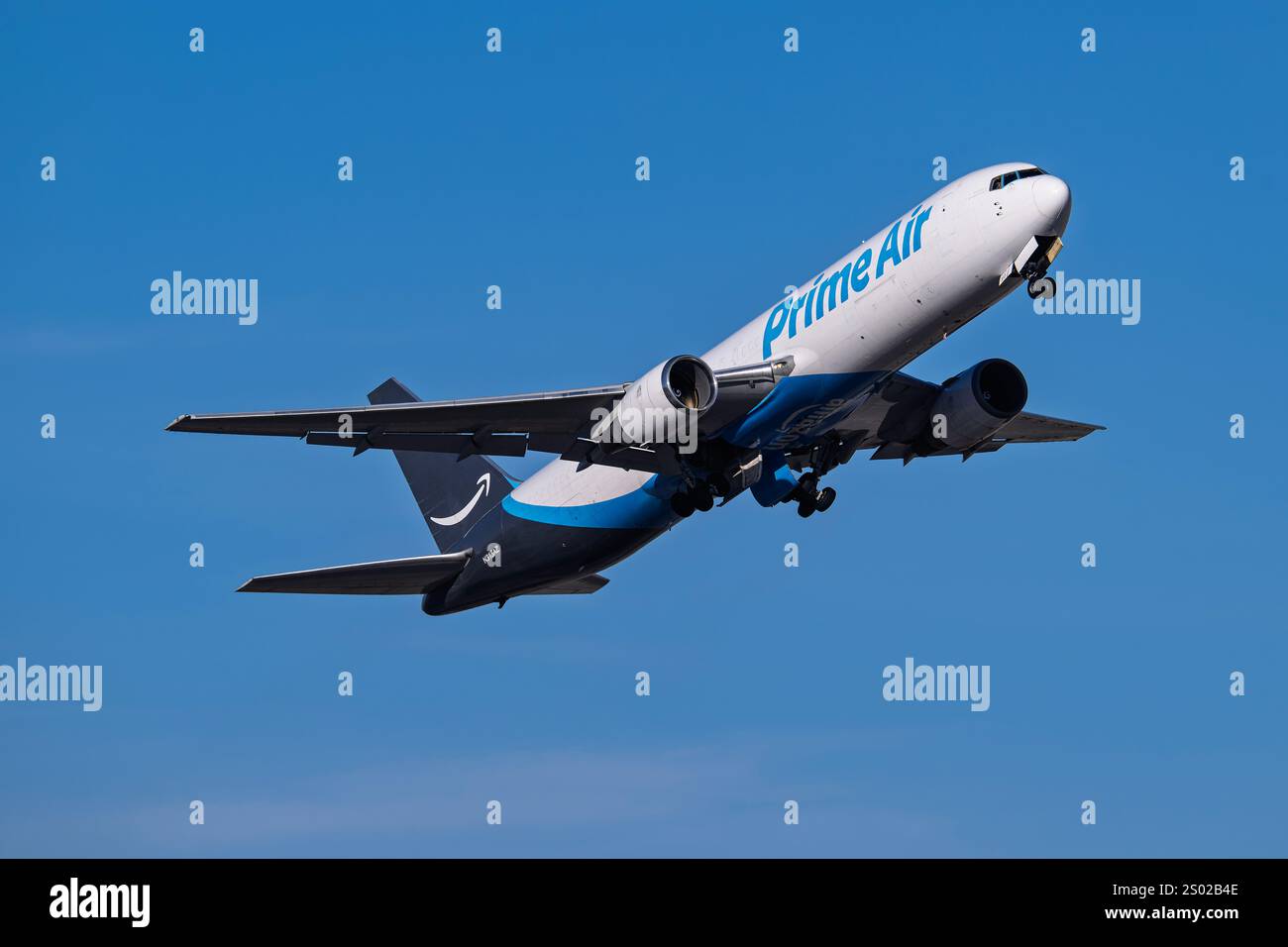 Boeing 767 300bdcf hi-res stock photography and images - Alamy