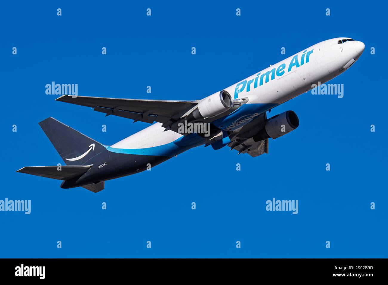 Sky Harbor International Airport 12-21-2024 Phoenix, AZ USA Amazon ...