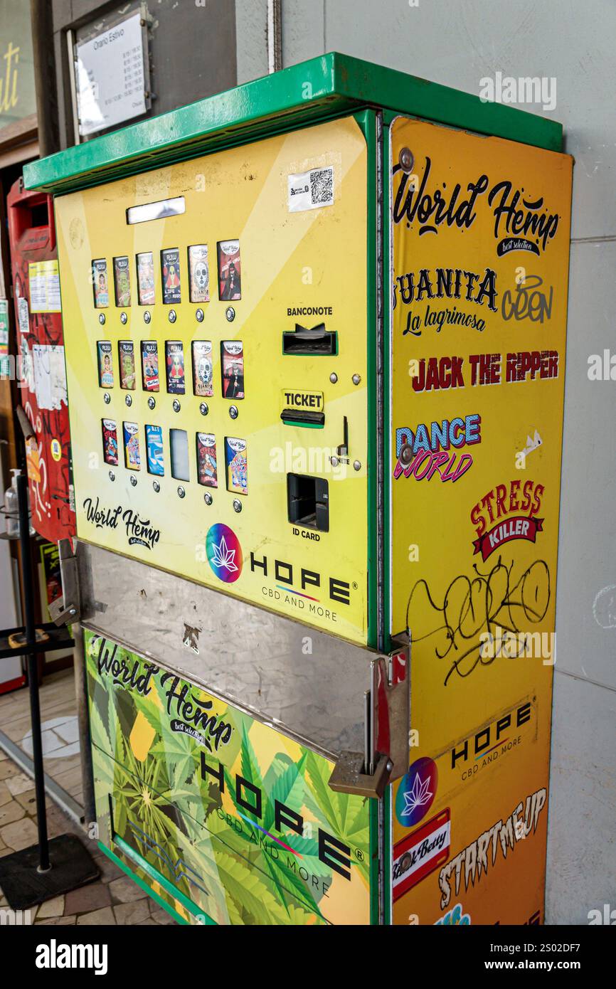 World hemp vending machine hi-res stock photography and images - Alamy