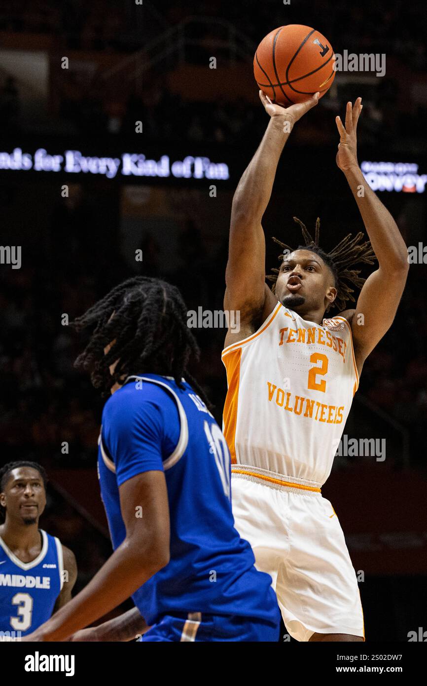 Tennessee guard Chaz Lanier (2) shoots over Middle Tennessee forward ...