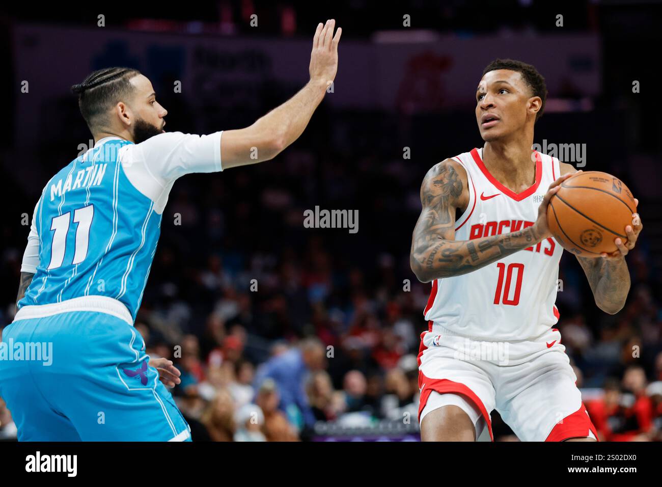 Houston Rockets forward Jabari Smith Jr. (10) looks to shoot against ...